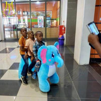 中国 Hansel kids ride on walking coin operated motorized plush riding animals 販売のため