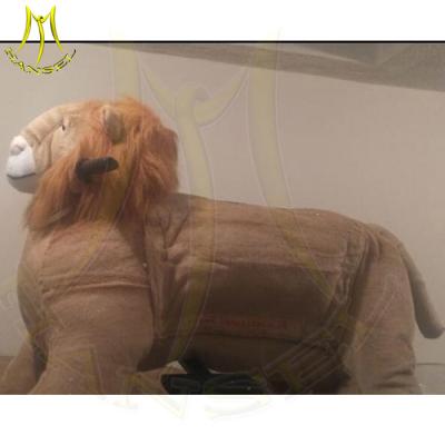 中国 Hansel walking battery amusement ride on electric plush animals rides 販売のため