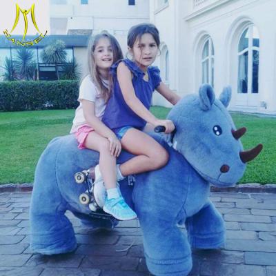 中国 Hansel plush motorized horse toy for adults  plush animals kids ride on animals 販売のため