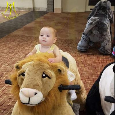 中国 Hansel coin operated indoor rides walking plush electric animal scooters 販売のため