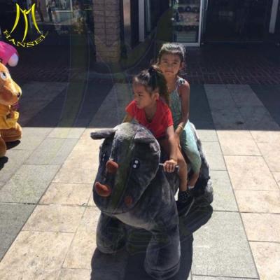 中国 Hansel happy rides on animal entertainment motorized plush riding animals 販売のため