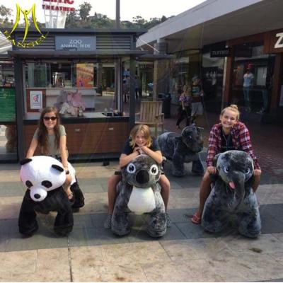 中国 Hansel coin operated battery car walking robot ride on plush animals 販売のため