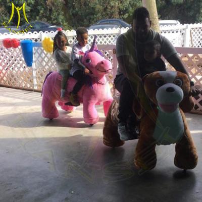 中国 Hansel battery operated electric walking animal plush toy rides 販売のため
