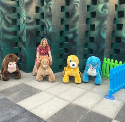 中国 Hansel Guangzhou toy fireproof plush walking electric ride on animals 販売のため