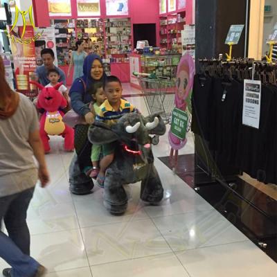 中国 Hansel  plush animal go cart walking bike for adults ride on animal toy racing cars game 販売のため