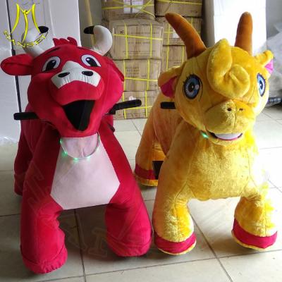 中国 Hansel amusement coin operated battery car walking robot ride on plush animals 販売のため