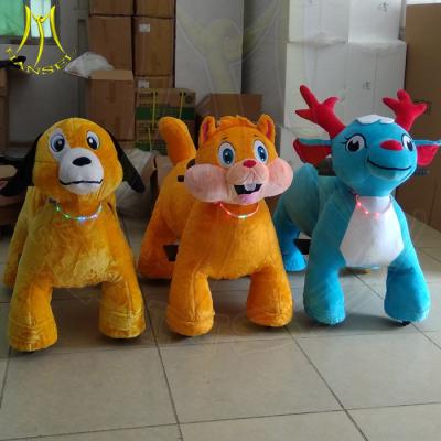 中国 Hansel  amusement park walking plush animals battery operated ride on toy horse 販売のため