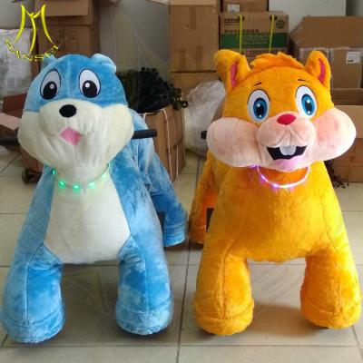 中国 Hansel amusement walking coin operated motorized plush riding animals 販売のため