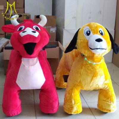 中国 Hansel amusement park walking coin operated plush mountable animal rides 販売のため
