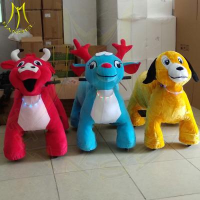 中国 Hansel walking stuffed electric battery powered plush toy ride on animals 販売のため