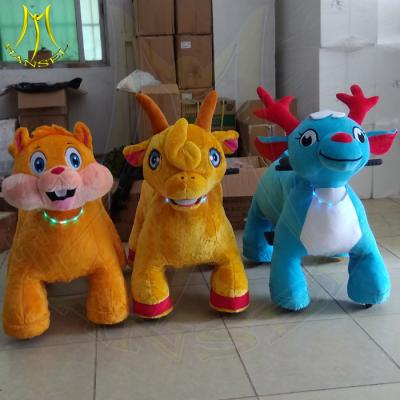 中国 Hansel walking amusement rides electric stuffed motorized riding animals 販売のため