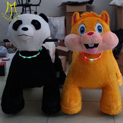 中国 Hansel amusement toy battery operated walking stuffed ride on stuffed animals 販売のため