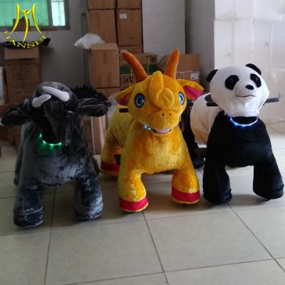 中国 Hansel shopping mall electric walking mountable animal plush ride on toys 販売のため