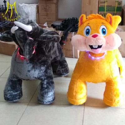 中国 Hansel hot selling walking coin operated motorized plush riding animals 販売のため
