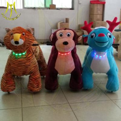 中国 Hansel Amusement park electric walking stuffed children ride on animals 販売のため