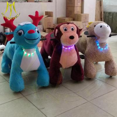 中国 Hansel amusement kids walking battery operated ride on stuffed animals 販売のため