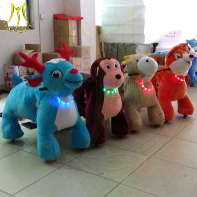中国 Hansel amusement kids walking battery operated ride on stuffed animals 販売のため