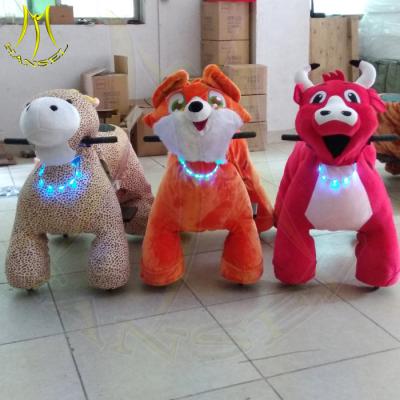中国 Hansel walking kids indoor entertainment plush motorized riding animals 販売のため