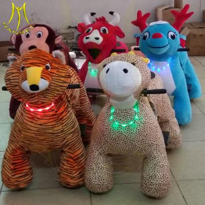 中国 Hansel walking battery powered funny kids ride on plush animals 販売のため