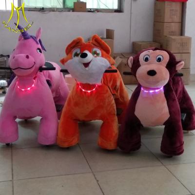 中国 Hansel  amusement kids walking battery operated ride on plush animal for outdoor park 販売のため