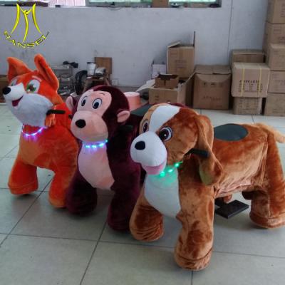 中国 Hansel guangzhou manufacturer walking fireproof plush motorized riding animals 販売のため