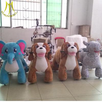 中国 Hansel children stuffed animals with 4wheels ride on animal toy for shopping mall 販売のため