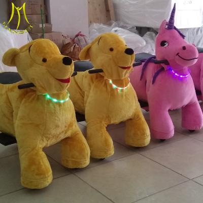 中国 Hansel  outdoor park moving animals battery operated plush animals with necklace 販売のため