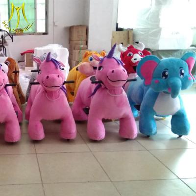 中国 Hansel battery power plush motorized animals horse toy wheel for indoor playground 販売のため