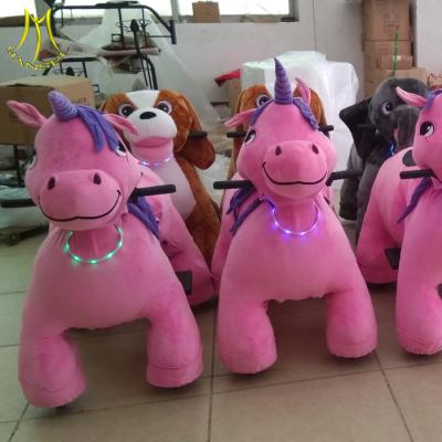 中国 Hansel battery operated electric indoor stuffed motorized horse toy scooter for adults 販売のため