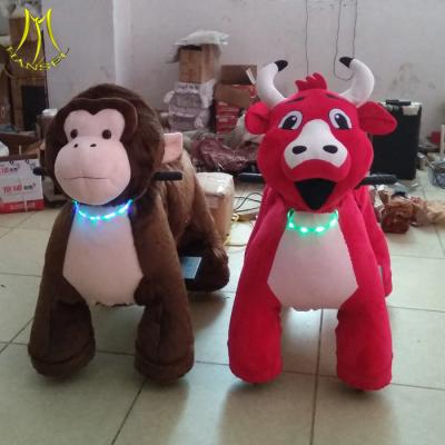 中国 Hansel non coin amusement Electric stuffed motorized animals with necklace 販売のため