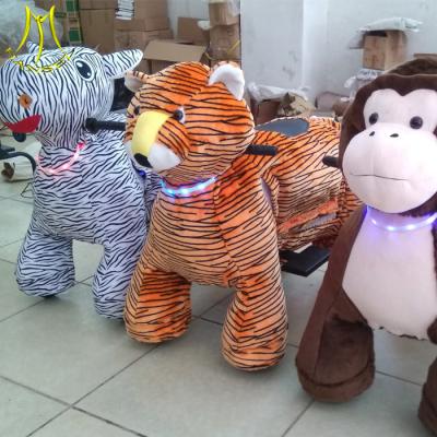 中国 Hansel Guangzhou plush moving toy animal toy horse on 4 wheels for kids 販売のため