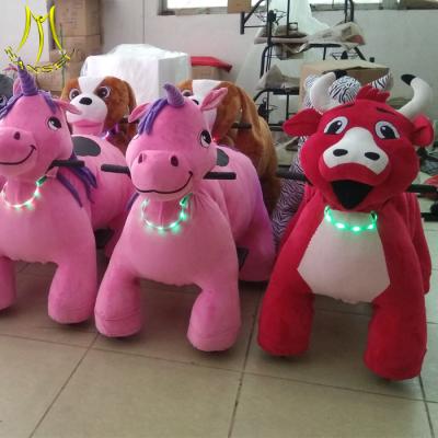 中国 Hansel  Hot sale large plush horse animal walking ride  plush animal electric scooter 販売のため