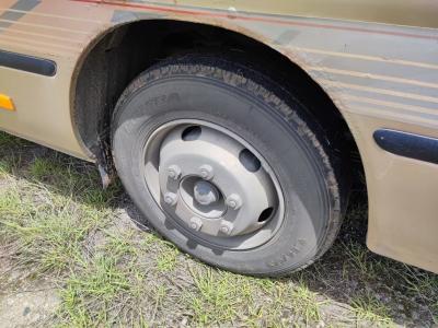 China Golden Dragon Second Hand Tour Bus 22 Seats Pre Owned Buses With Air Conditioning for sale