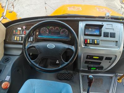 Cina Autobus scolastico usato KLQ6106XQE4 con motore diesel da 56 posti, guida a sinistra, prodotto con motore YC6J200-42 in vendita