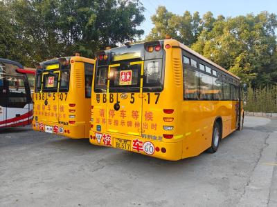 Cina Autobus scolastico usato KLQ6106XQE4 con motore diesel da 56 posti, guida a sinistra, prodotto con motore YC6J200-42 in vendita