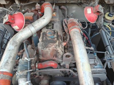 Cina Autobus scolastico usato KLQ6106XQE4 con motore diesel da 56 posti, guida a sinistra, prodotto con motore YC6J200-42 in vendita