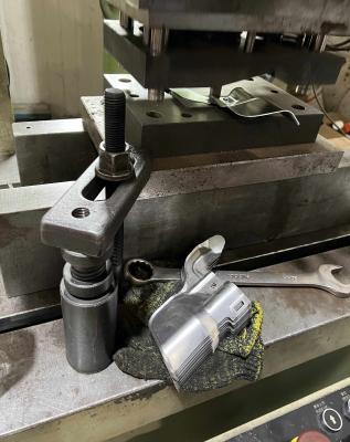 Cina Stainless Steel Sheet Metal Forming Die con 7-15 giorni di tempo di consegna in vendita