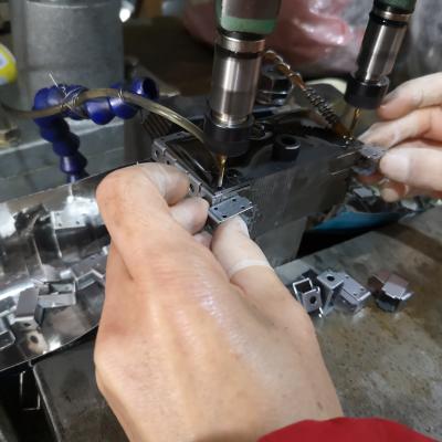 中国 ±0.5mm 熱工加工の精密製造のための金属スタンピングマースの許容度 販売のため