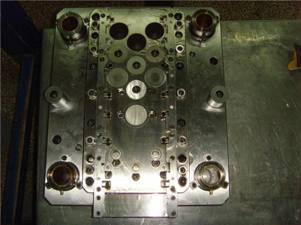 Troqueles estampadores automotrices progresivos que ajustan el acero inoxidable de las lavadoras 317 del espaciador