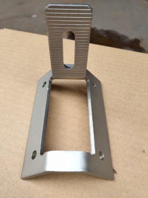 China 304 roestvrijstalen armaturen, fotovoltaïsche bracketonderdelen armaturen, geleidingsspoorverbindings armaturen, trapezoïdale stalen tegel armaturen Te koop