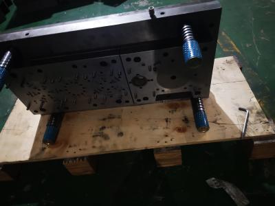 Китай Высокоточная штамповка металлов и CNC-детали    Алюминий и нержавеющая сталь с изгибом, сваркой и отделкой продается