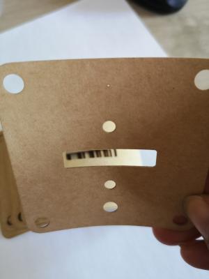 China Garrafa de papel isolante de corte a dedo de precisão - almofada de cartão de fibra Kraft de alta resistência com vários furos para aplicações elétricas, automotivas e de hardware à venda