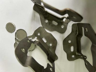 China Brackets de metal estampados e dobrados      Alta resistência, fabricados com precisão, resistentes à corrosão, personalizáveis OEM à venda