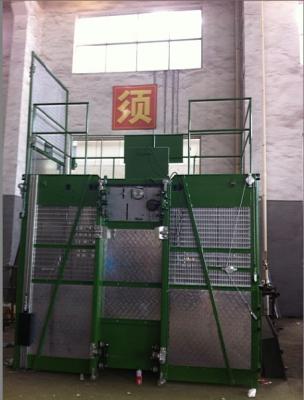 Cina VFD SC100 ha personalizzato le merci materiale e la gru del personale con 0 - 63m/min usato per i giacimenti di petrolio e le industrie chimiche in vendita