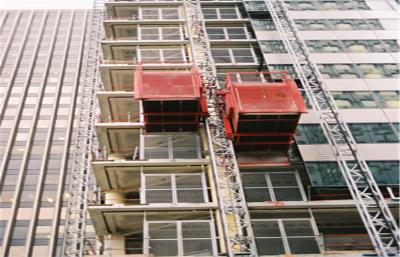 Cina Il CE/iso ha certificato lo stile rosso della gabbia dell'elevatore SC200/200 della gru del passeggero in vendita