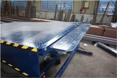 Cina Il magazzino stazionario dilaga/piattaforme di accesso idraulica 2500mm * 2000mm in vendita