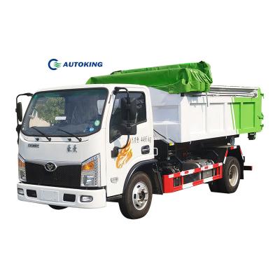 Cina 4X2 Drive Wheel Chinese HOWO 6-8 CBM Hook Arm Hydraulic Lift Containers Garbage Truck For Environmentally Friendly Hotels in vendita