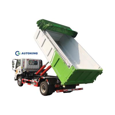 Cina 4X2 Drive Wheel Chinese HOWO 6-8 CBM Hook Arm Hydraulic Lift Containers Garbage Truck For Environmentally Friendly Hotels in vendita
