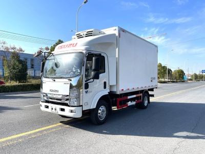 Cina Camionetto frigorifero Isuzu M100 di alto livello e resistente per il trasporto a breve distanza in vendita