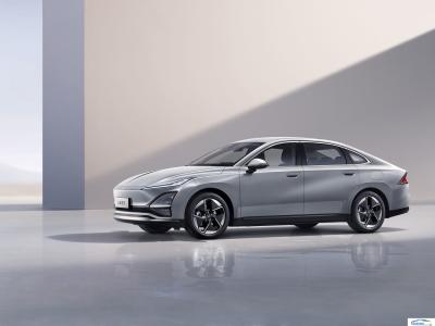 Cina 2024 Wuling Starlight 70 km Standard Sedan Electric Ride-On Passenger Car Veicolo energetico in vendita